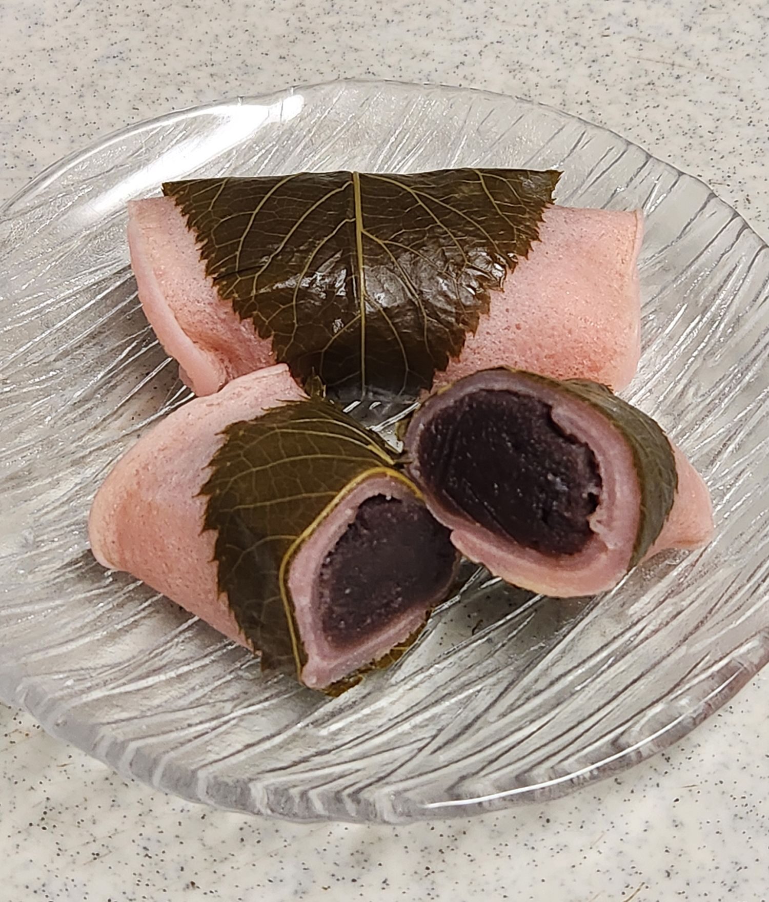 神楽坂 梅花亭 桜餅が最高｜む～もん moody-monkey(ムーディーモンキー)