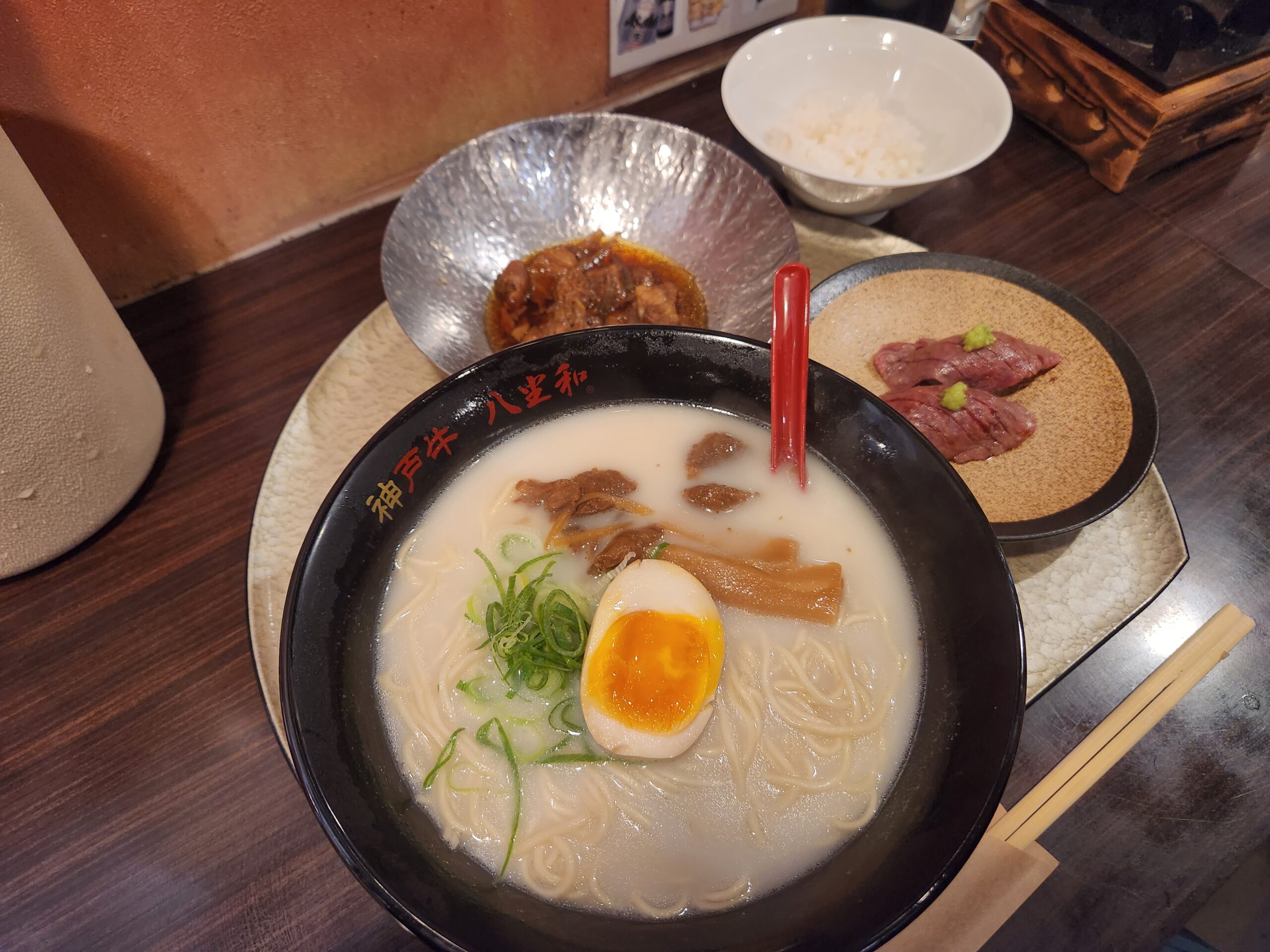 神戸牛らーめん 八坐和｜む～もん moody-monkey(ムーディーモンキー)